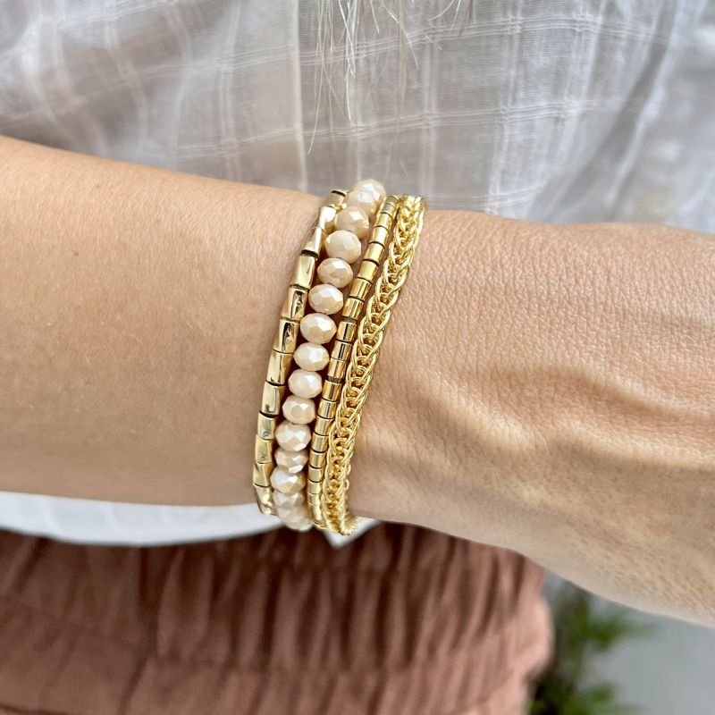 LARISSA CAROLINA - Pulseira Imã Gi Cristais Bege e Corrente Dourada